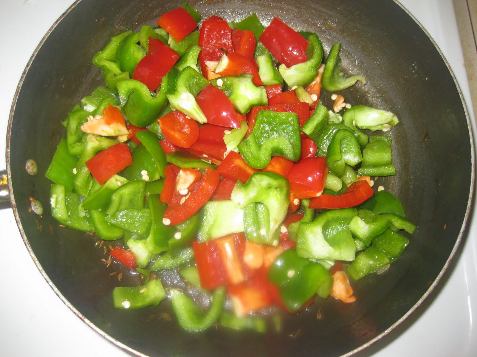 Delicious Desi Dishes: Capsicum gravy curry