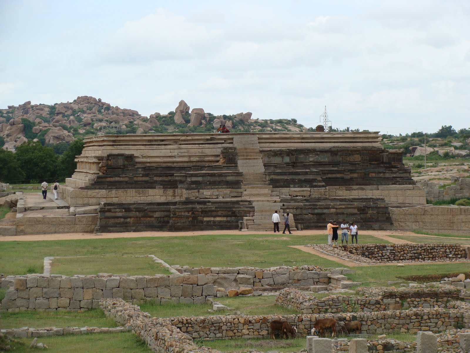 INDIA BACKPACKER: Krishnadevaraya's Palace Hampi