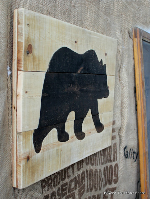 Beyond The Picket Fence: Pallet Bear "Puzzle" Sign