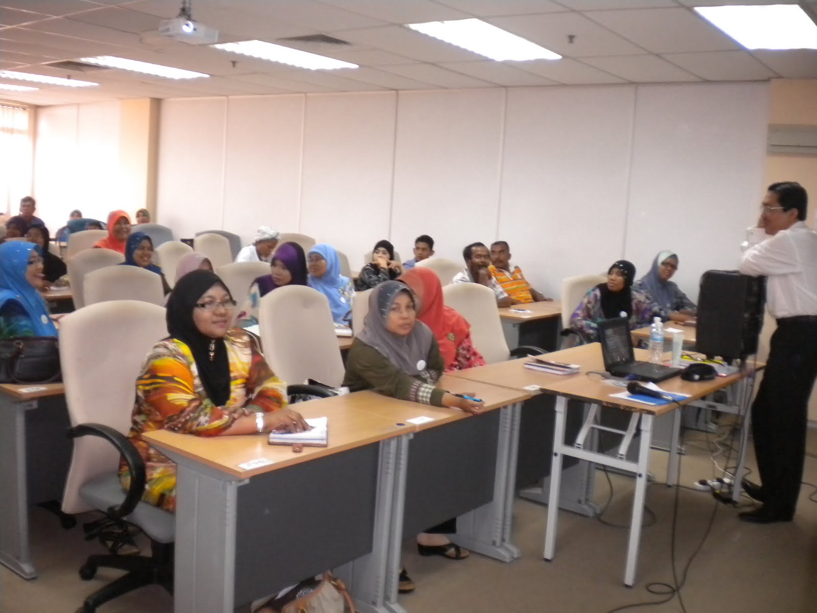 GIFFARINE SKYLINE UNITY (M): Syarahan Motivasi Oleh Dato' Roslan Abd Hamid