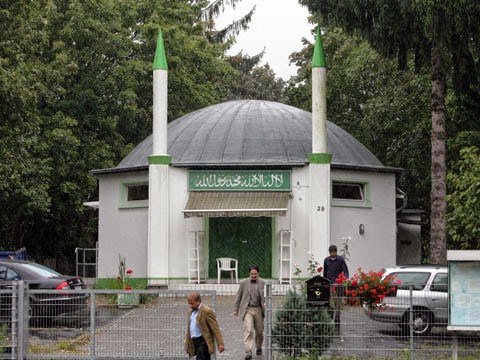 AHMADIYYA MOSQUE: Noor Mosque - Frankfurt Germany