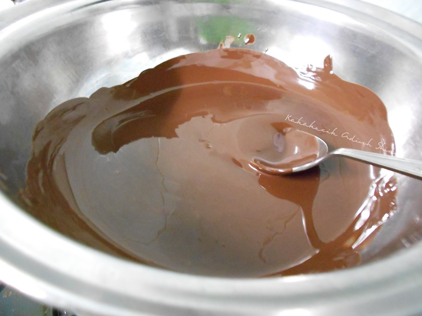 KakaKecik aDisH sHidA: Jom Memasak : Coklat Lolipop Berbadam