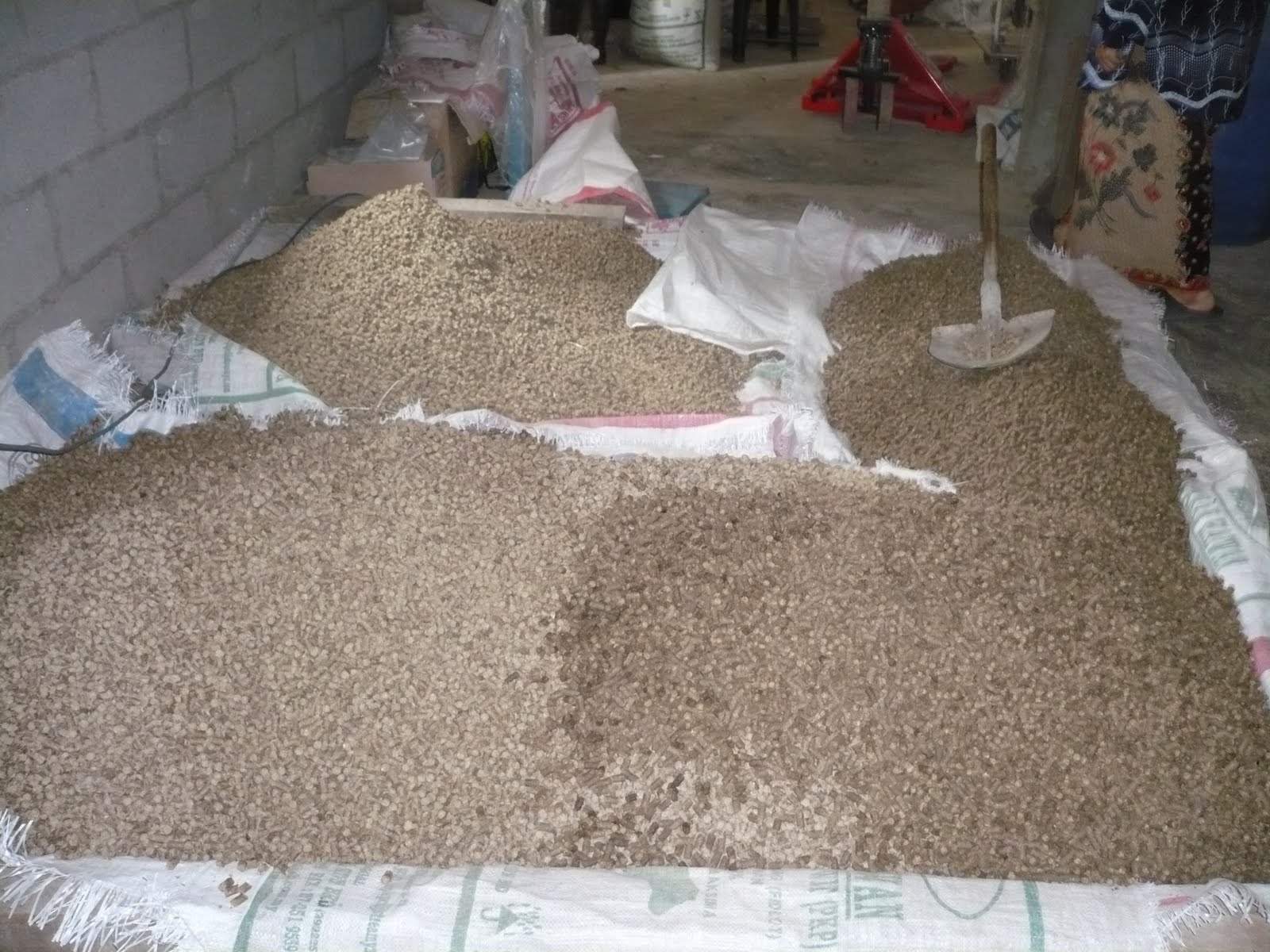 Makanan Kambing dan Makanan Lembu: Kilang Pemprosesan Pallet
