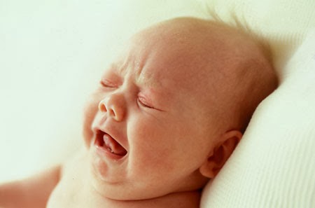 "Sentir y crecer": LOS MIEDOS EN LOS BEBÉS: PRIMERAS REACCIONES DEL BEBÉ