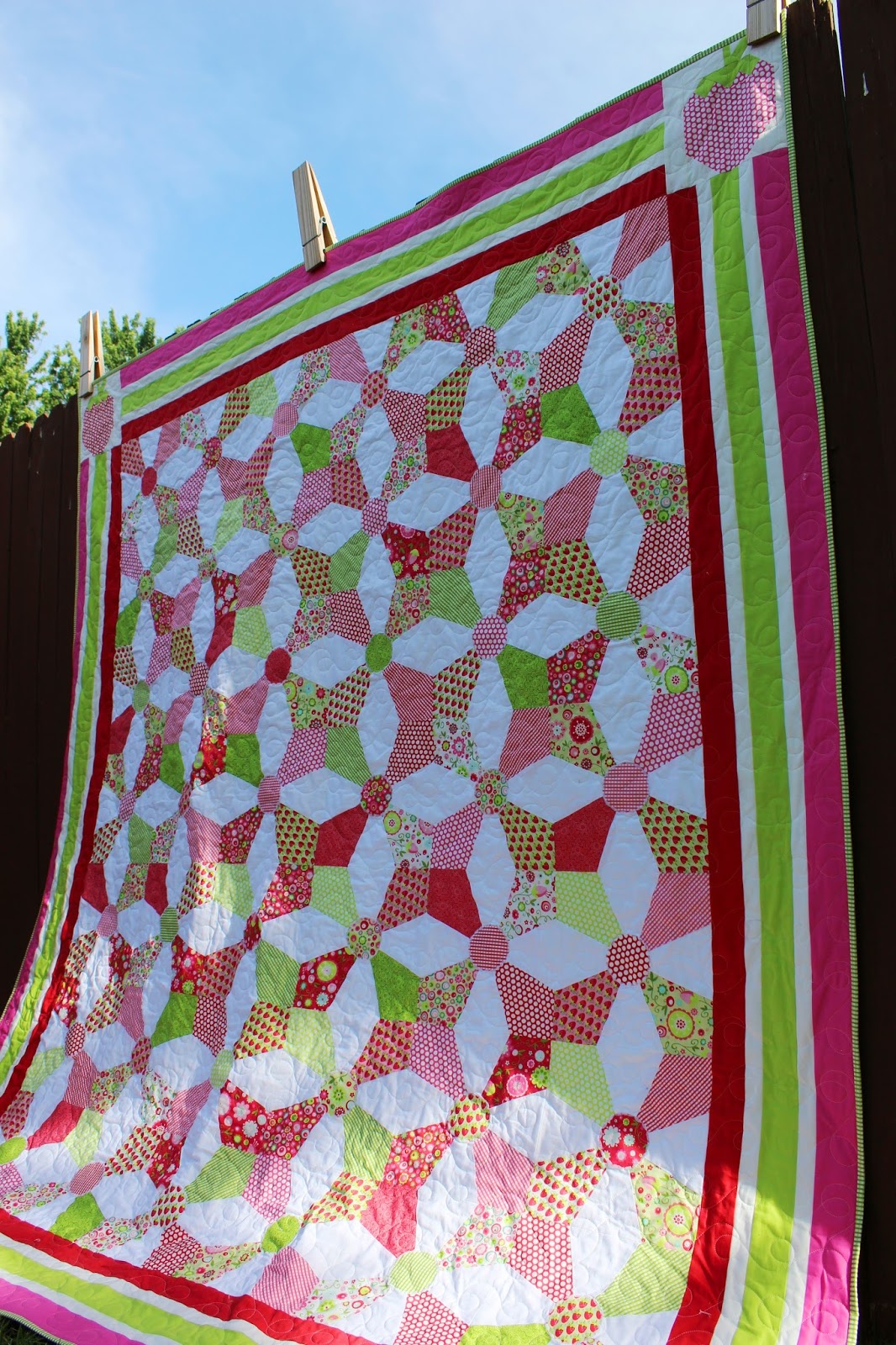 Porch Swing Quilts: Friday Finish: Quite Contrary Kaleidoscope
