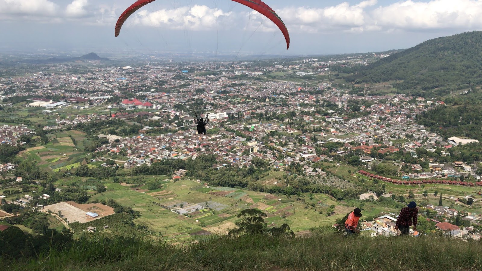 Wisata Extrim Paralayang Gunung Banyak Batu Malang