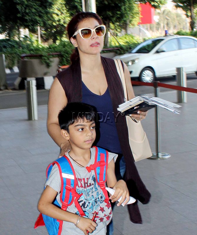 Bollywood Star Kids: Ajay Devgan and Kajol On Family Trip With Children ...