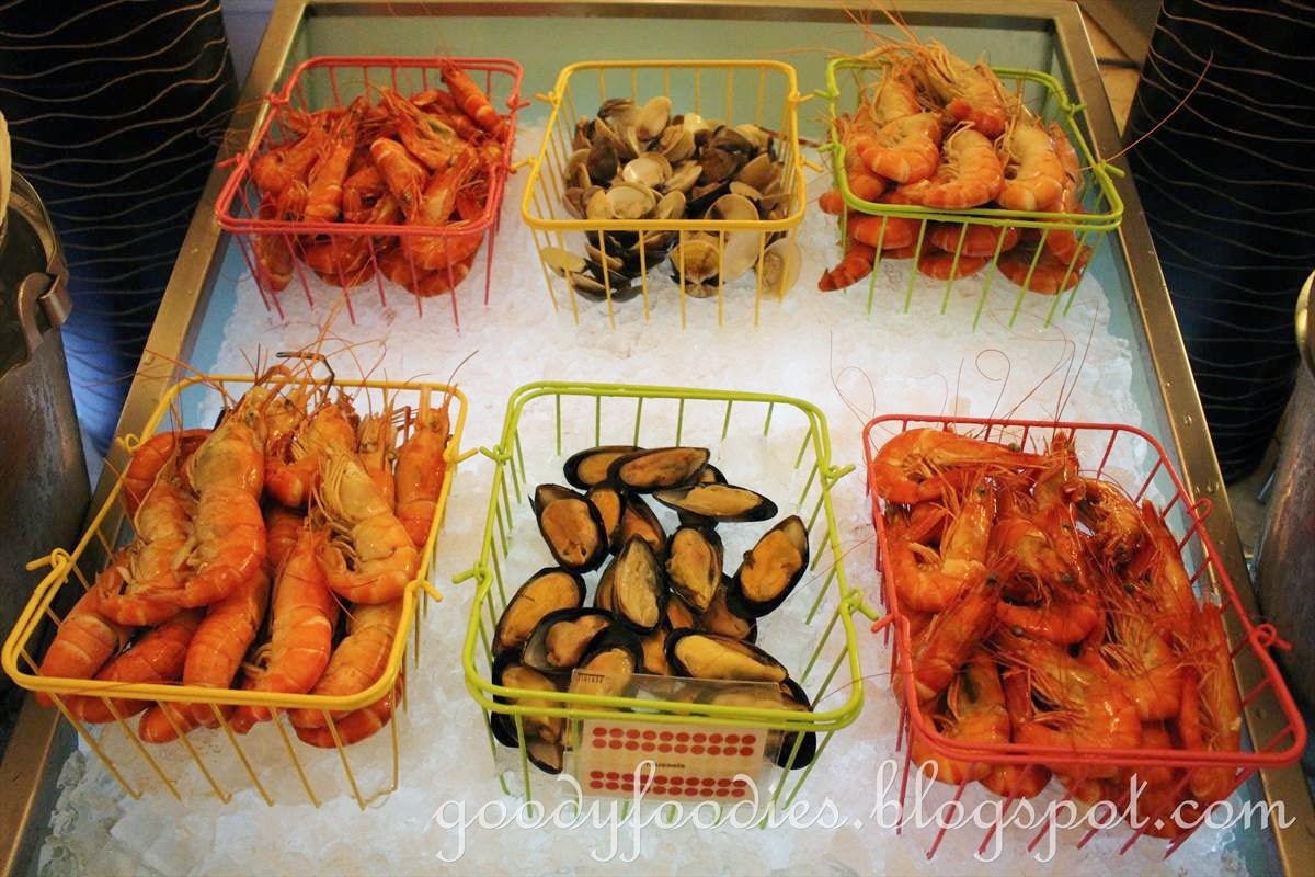 GoodyFoodies: Seafood Buffet Dinner @ Gobo Chit Chat, Traders Hotel ...