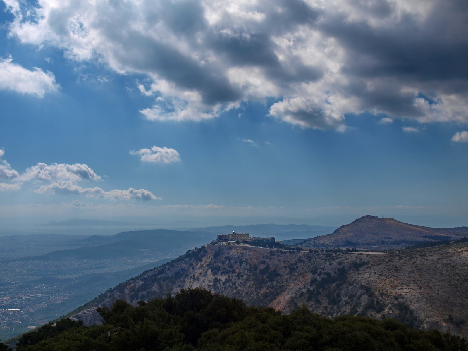 AMATEUR PHOTOGRAPHER: ΠΑΡΝΗΘΑ. Ο πύργος του ΟΤΕ, το ξενοδοχειο-καζίνο ...
