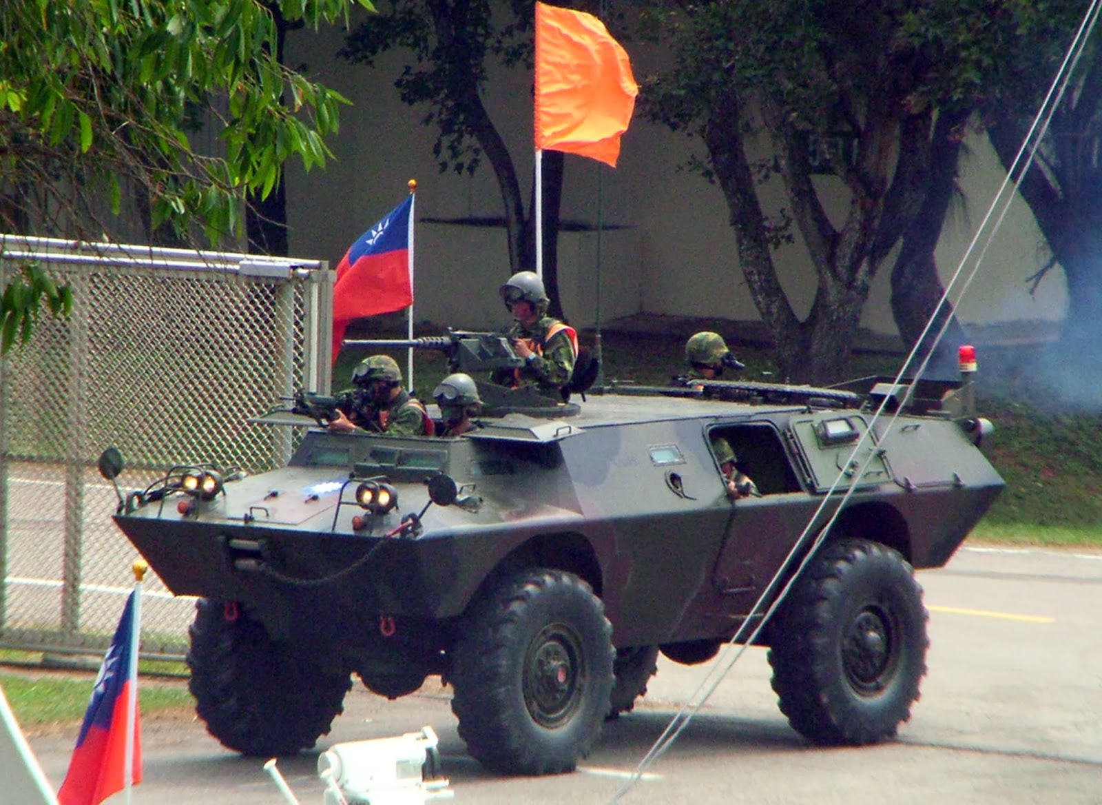 國防事務研究中心: 武器大觀—V150裝甲車