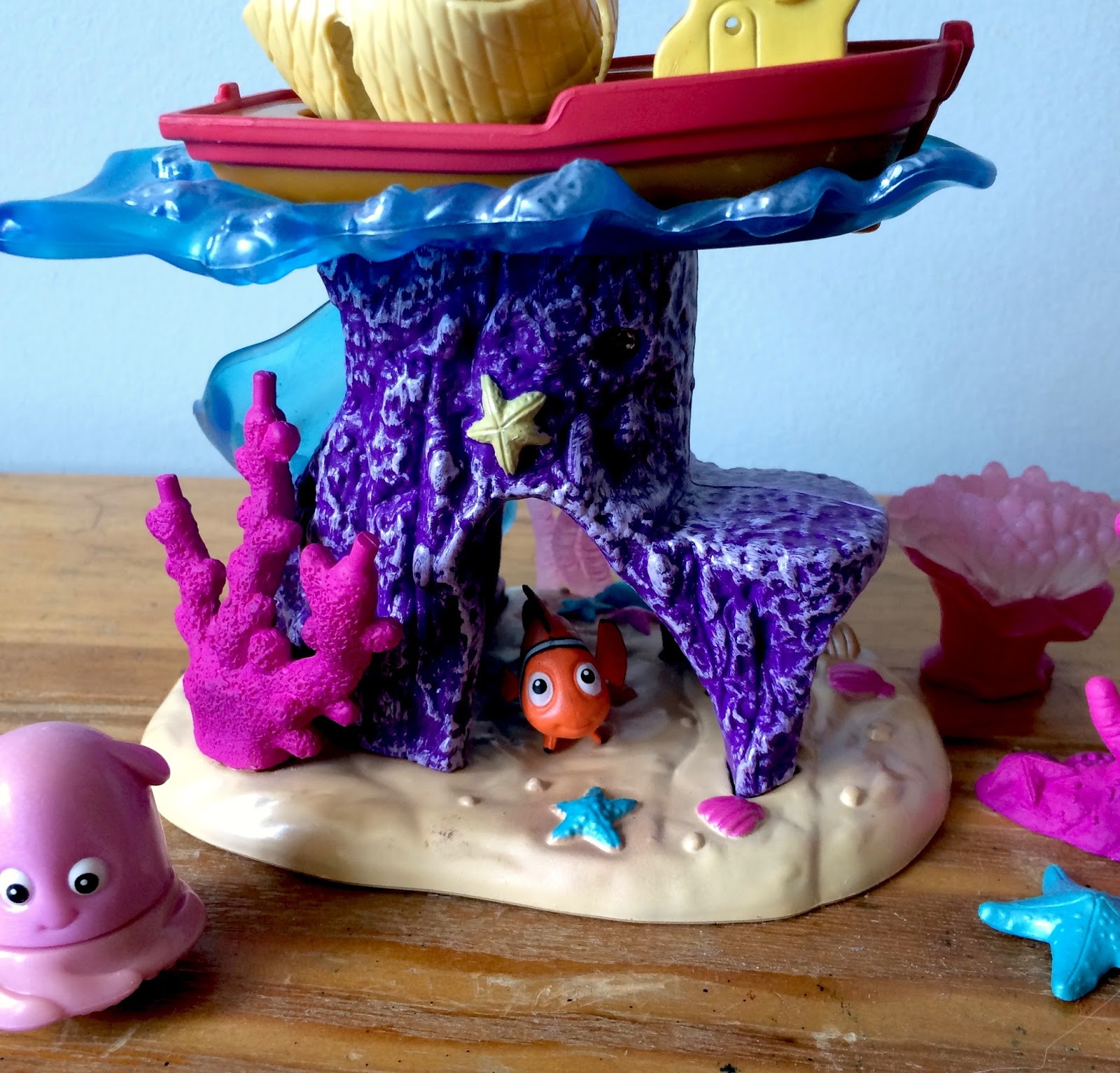Dan the Pixar Fan: Finding Nemo: Hasbro Fishing Boat Escape Play Set