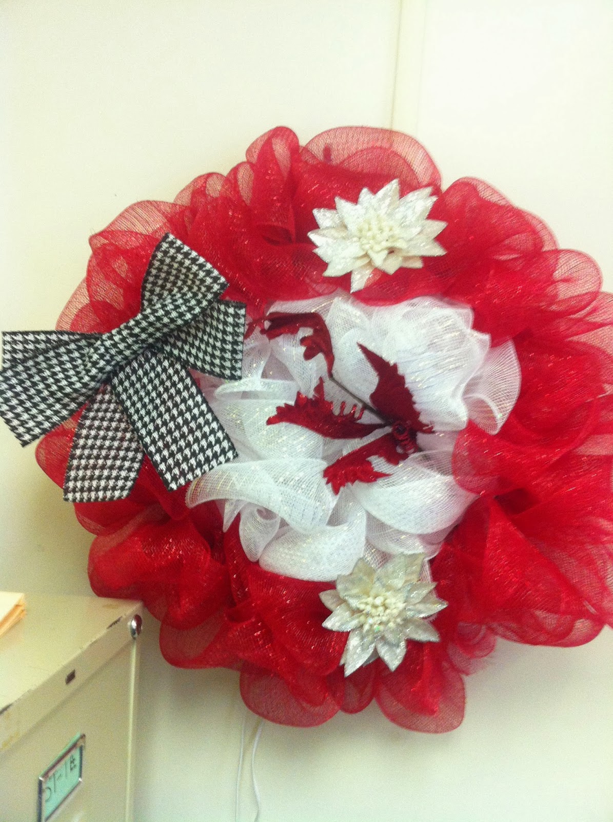 My Crafty World: Deco-Mesh Wreath