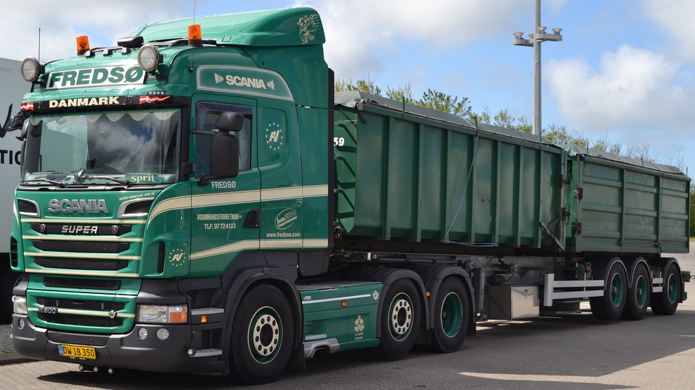 Gambar & Foto Mobil Truk Gandeng Terbaru Unik Keren 2018