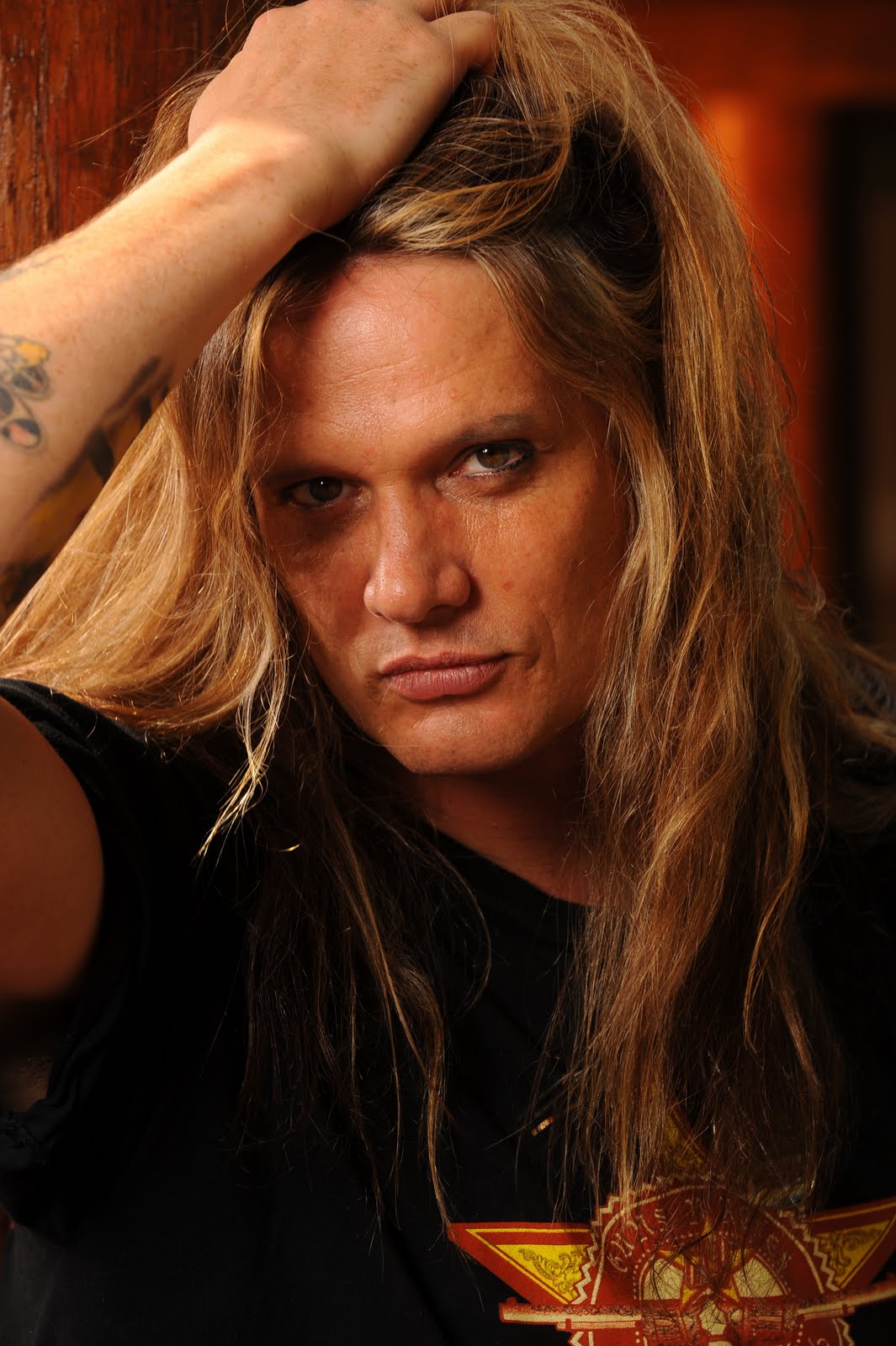 NOTICIAS DO MUNDO DO ROCK: Sebastian Bach: Em "Completo Sofrimento ...