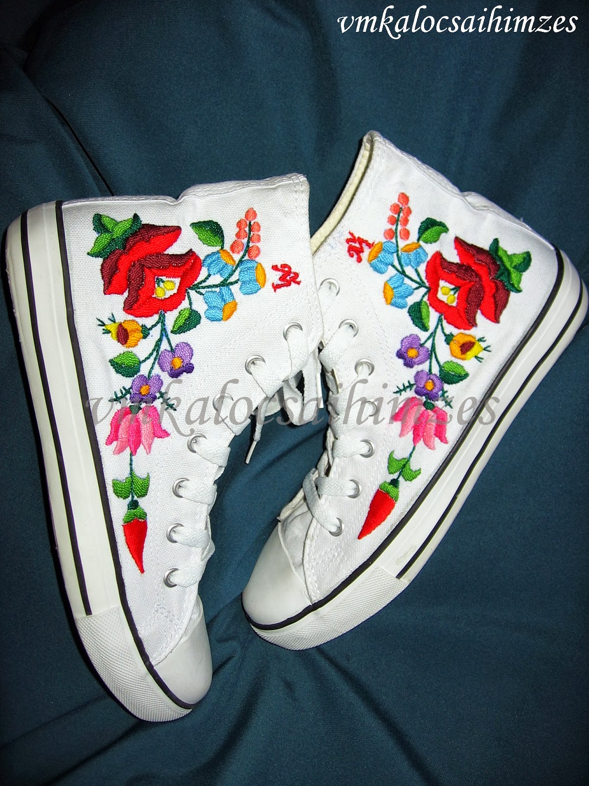 Kalocsai Hímzés és Pingálás Mónikával: Magyar motívum külföldön