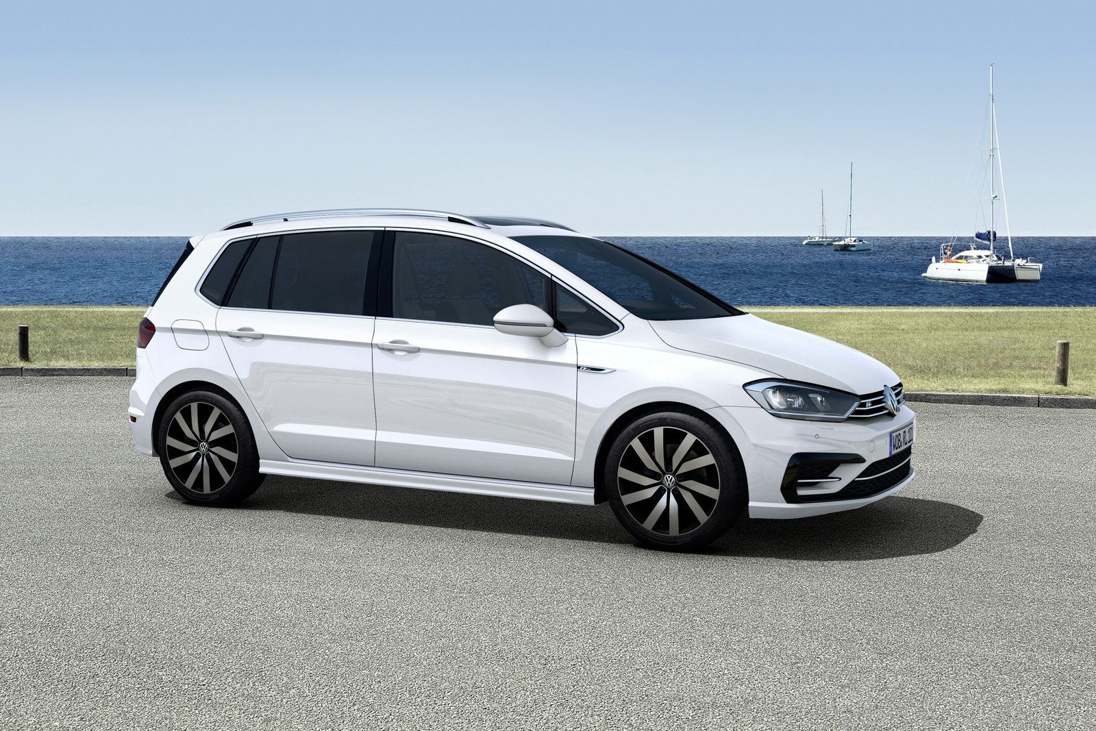 VW Golf Sportsvan Gets An R-Line Sporty Upgrade