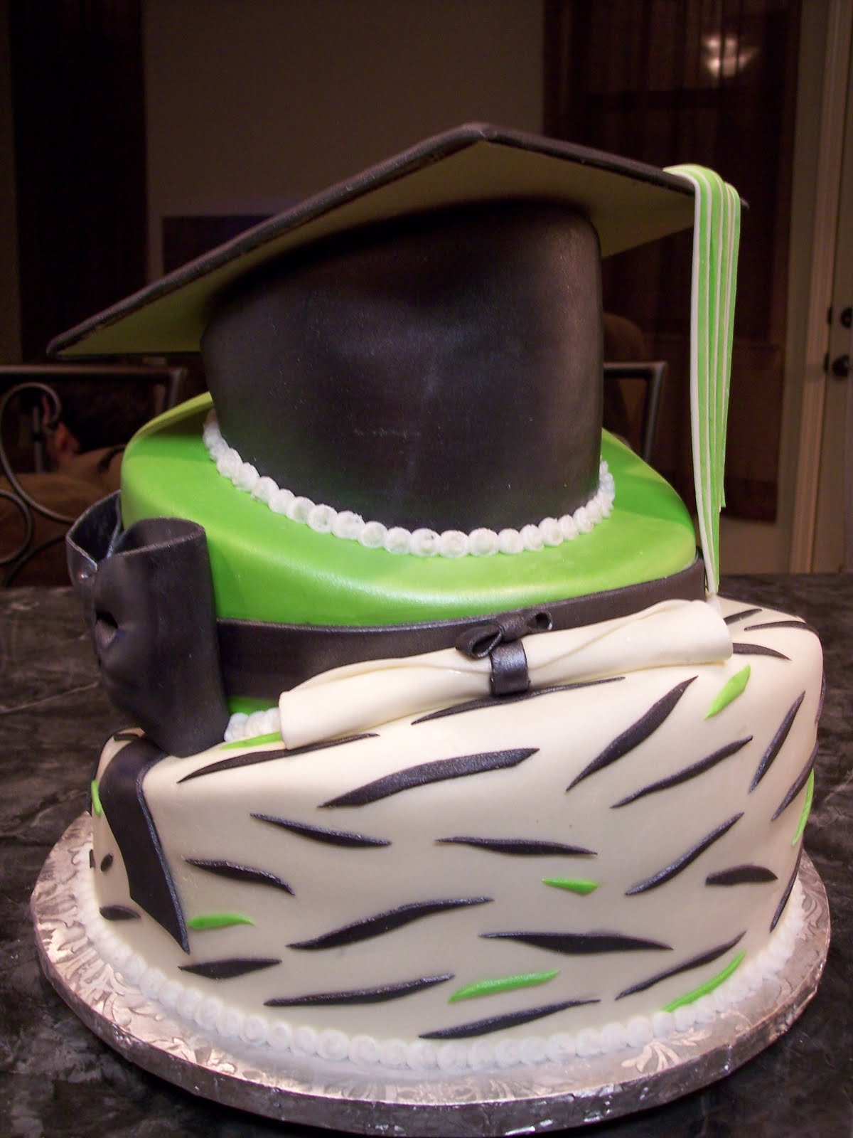 MyMoniCakes: Green & Black Topsy Turvy Graduation Cake