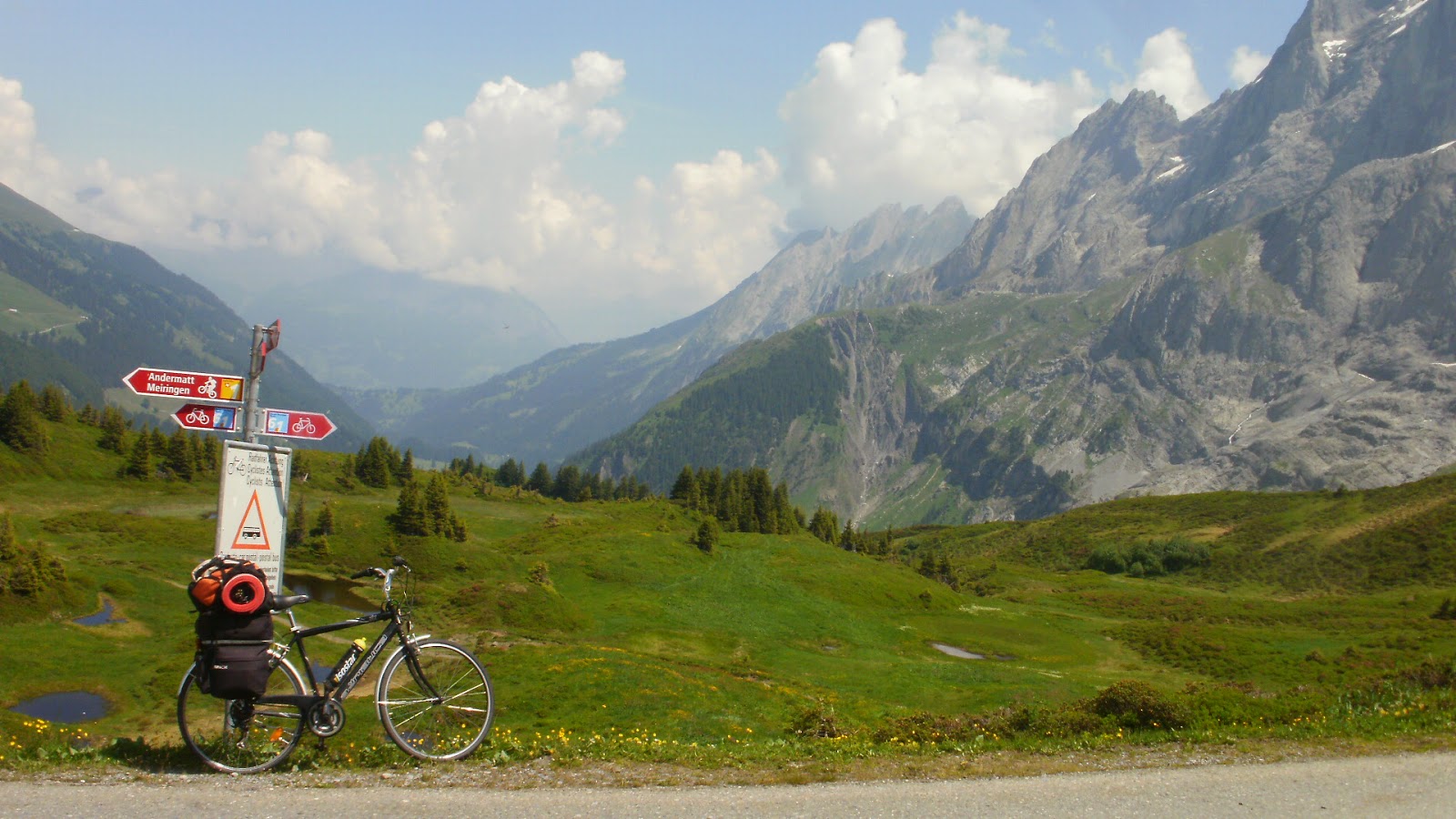 EXCURSII CU BICICLETA: Elvetia