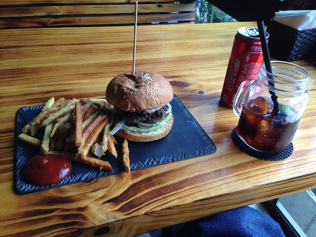 こばやしたかはるblog: SunKat's Burger