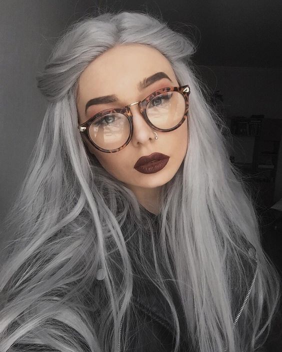 La moda en tu cabello: Tendencias 2018 - Mujeres con Cabello color gris