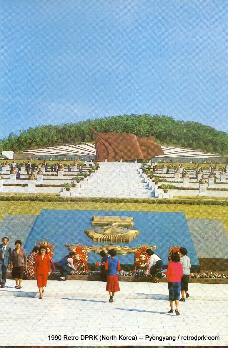 1990 Postcard Set -- Pyongyang