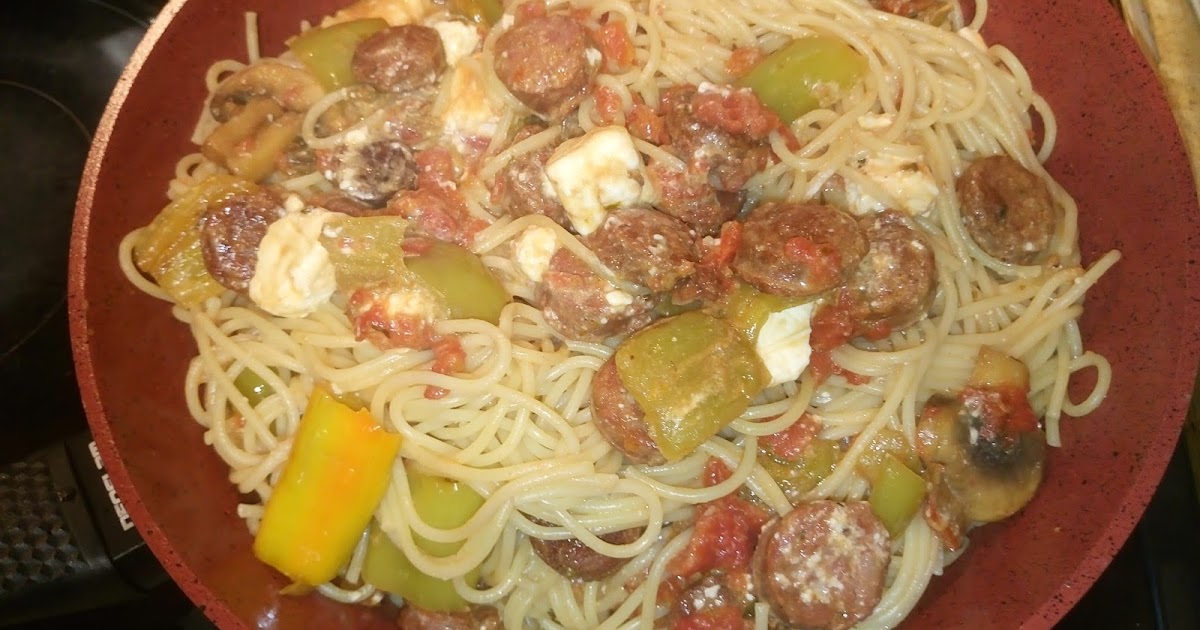 ΝΟΣΤΙΜΑ ΣΠΙΤΙΚΑ ΦΑΓΗΤΑ ΚΑΙ ΓΛΥΚΑ: ΜΑΚΑΡΟΝΙΑ ΜΕ ΛΟΥΚΑΝΙΚΟ ΚΑΙ ΦΕΤΑ