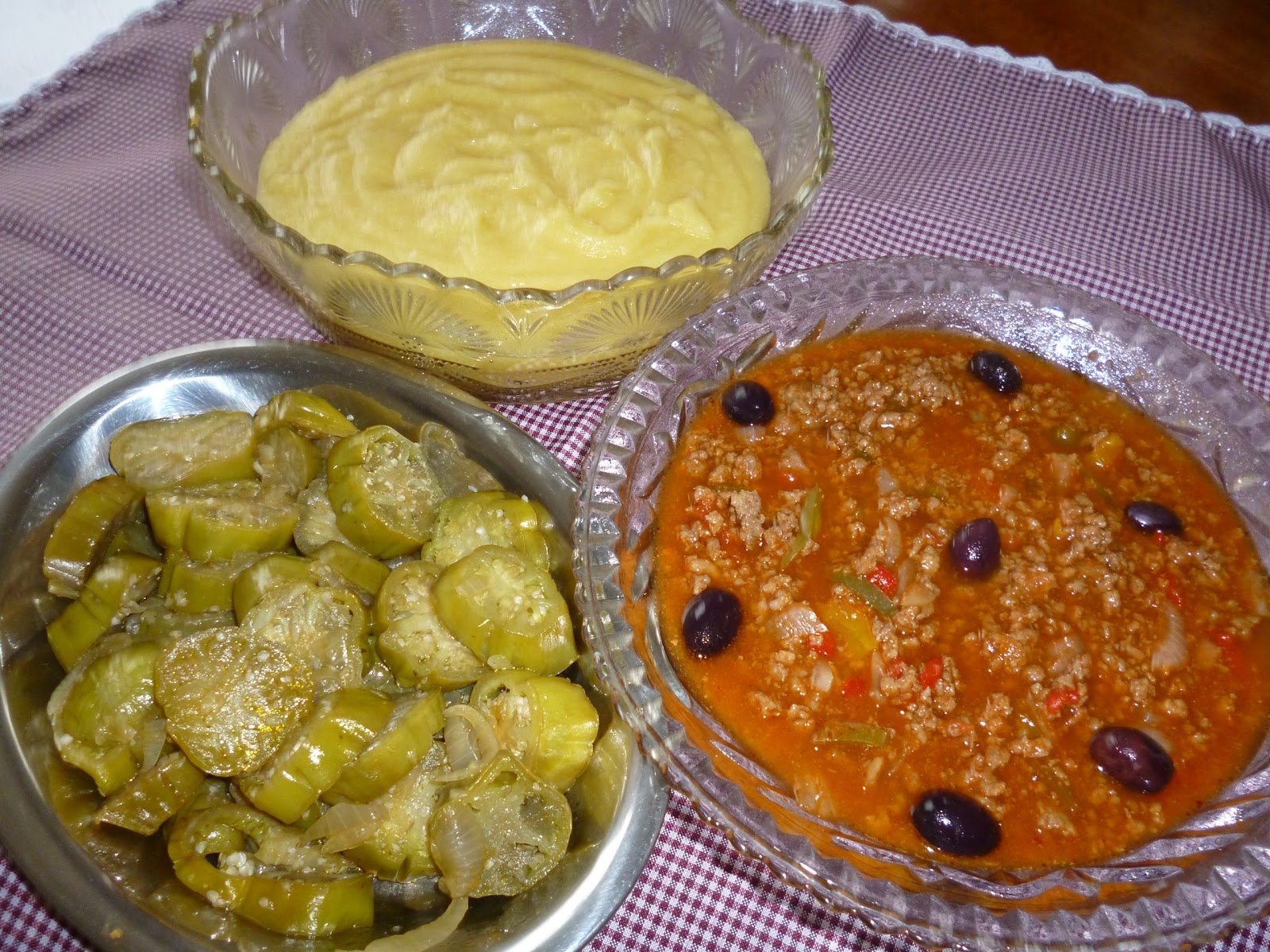 Piteisdadinha: ANGU COM CARNE MOÍDA E JILÓ.