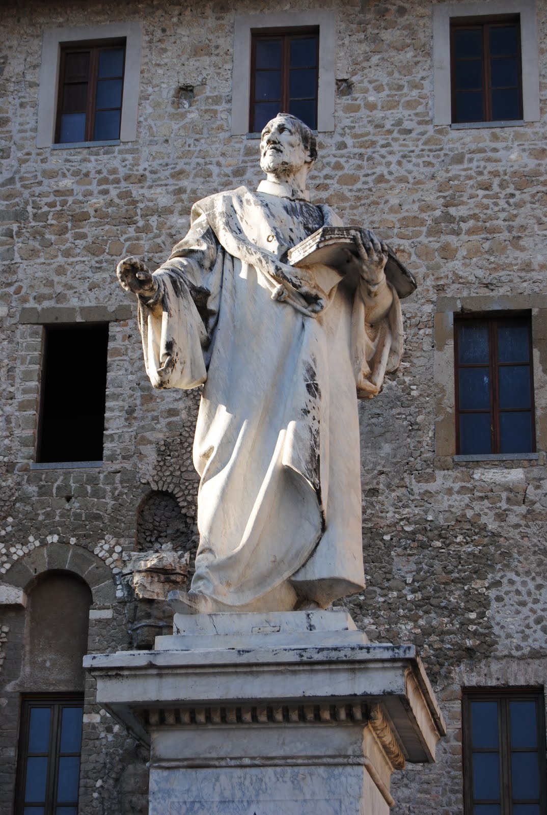 Orbis Catholicus Secundus: Statue of Palestrina at Palestrina
