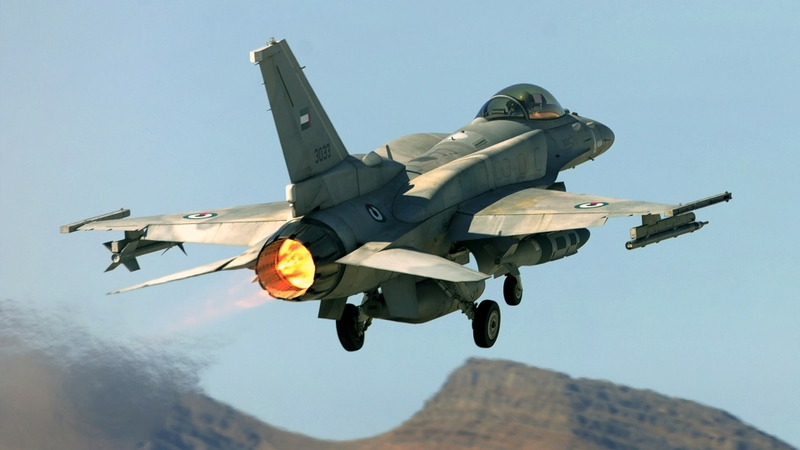 Awesome Machines: F-16 with Conformal Tank