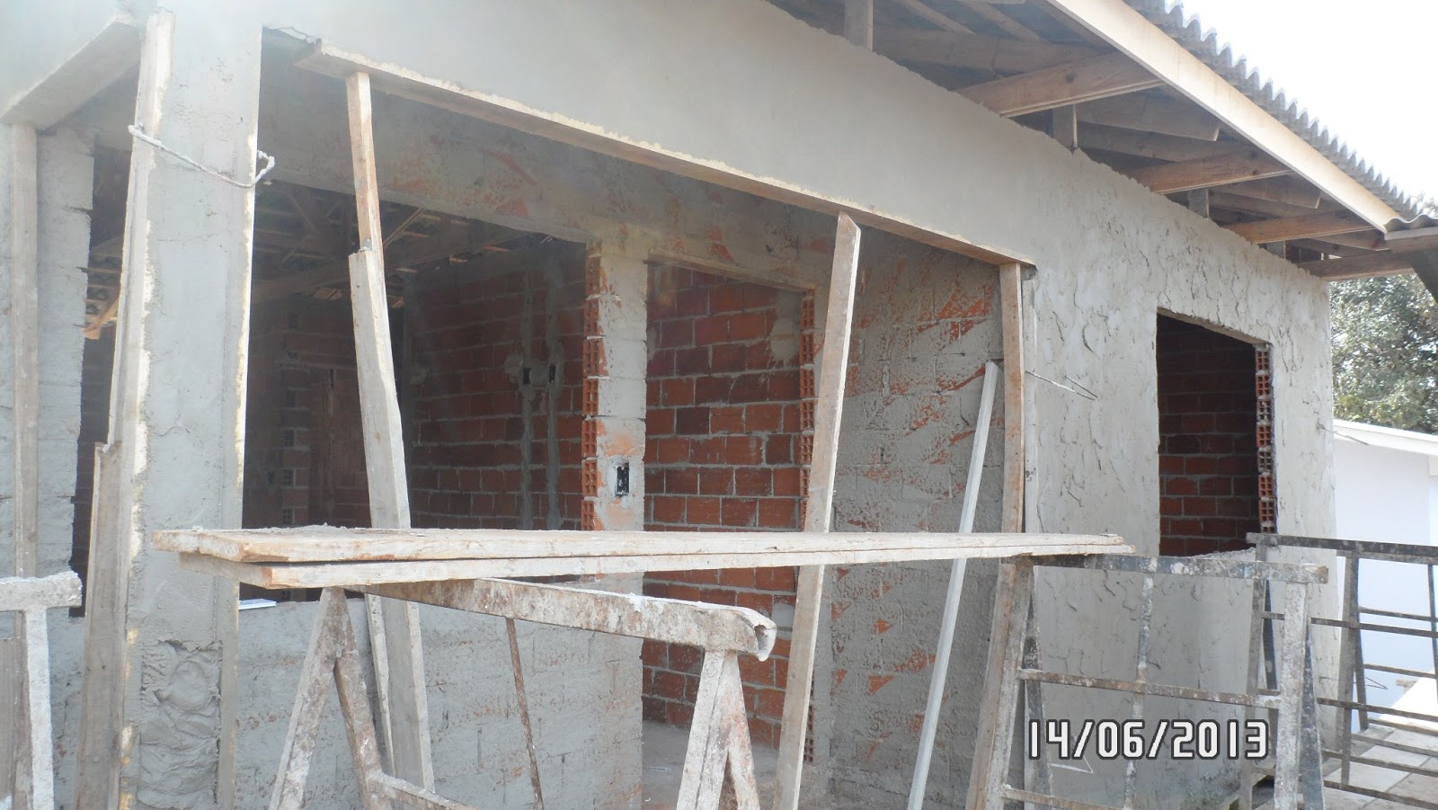 Um sonho em forma de casa! : Reboco Externo Concluído