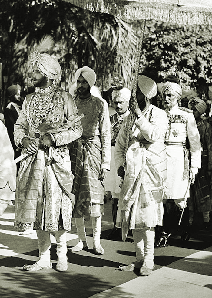 Gods and Foolish Grandeur: Maharaja Yadavindra Singh, Mahendra Bahadur ...