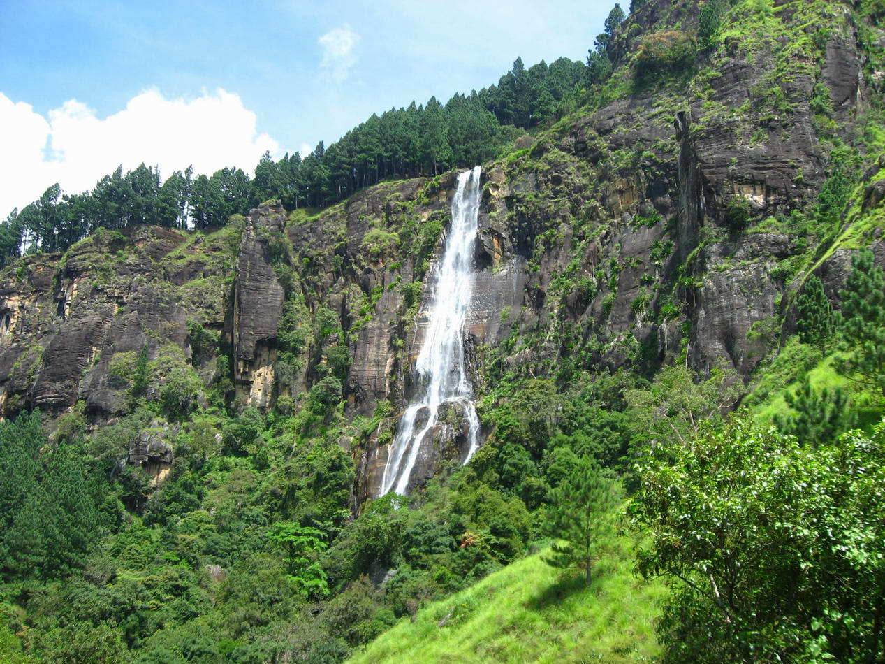 sri lankan waterfalls: BAMBARAKANDA