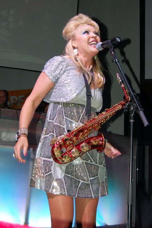 pocoesev: June 8: singer-songwriter Kristine W - AKA Kristine Weitz ...