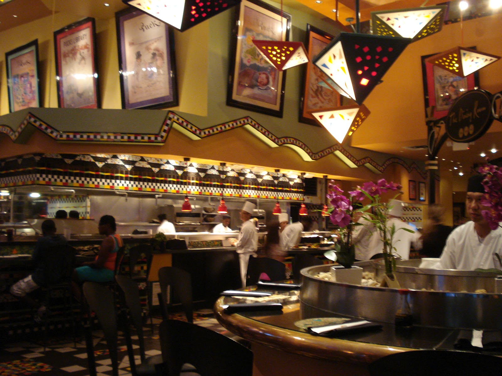 Go Gin Chow: Wolfgang Puck Cafe, Downtown Disney