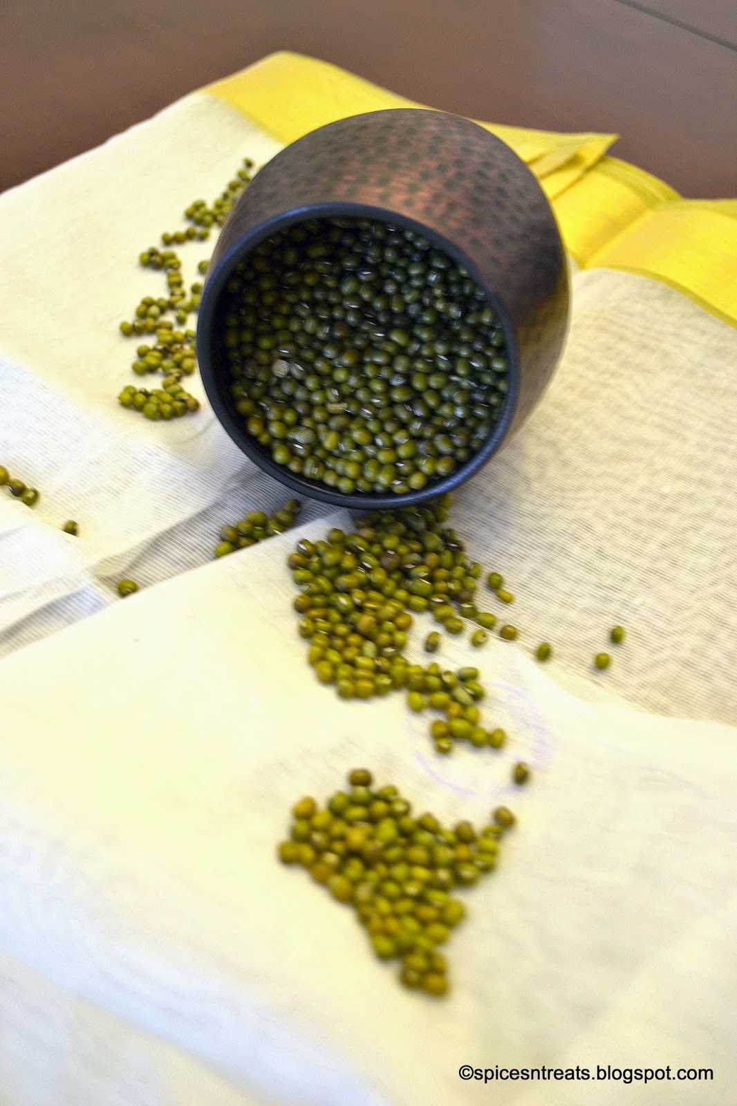 Spices and Treats: Mung Pulao aka Pacha Payar Pulao