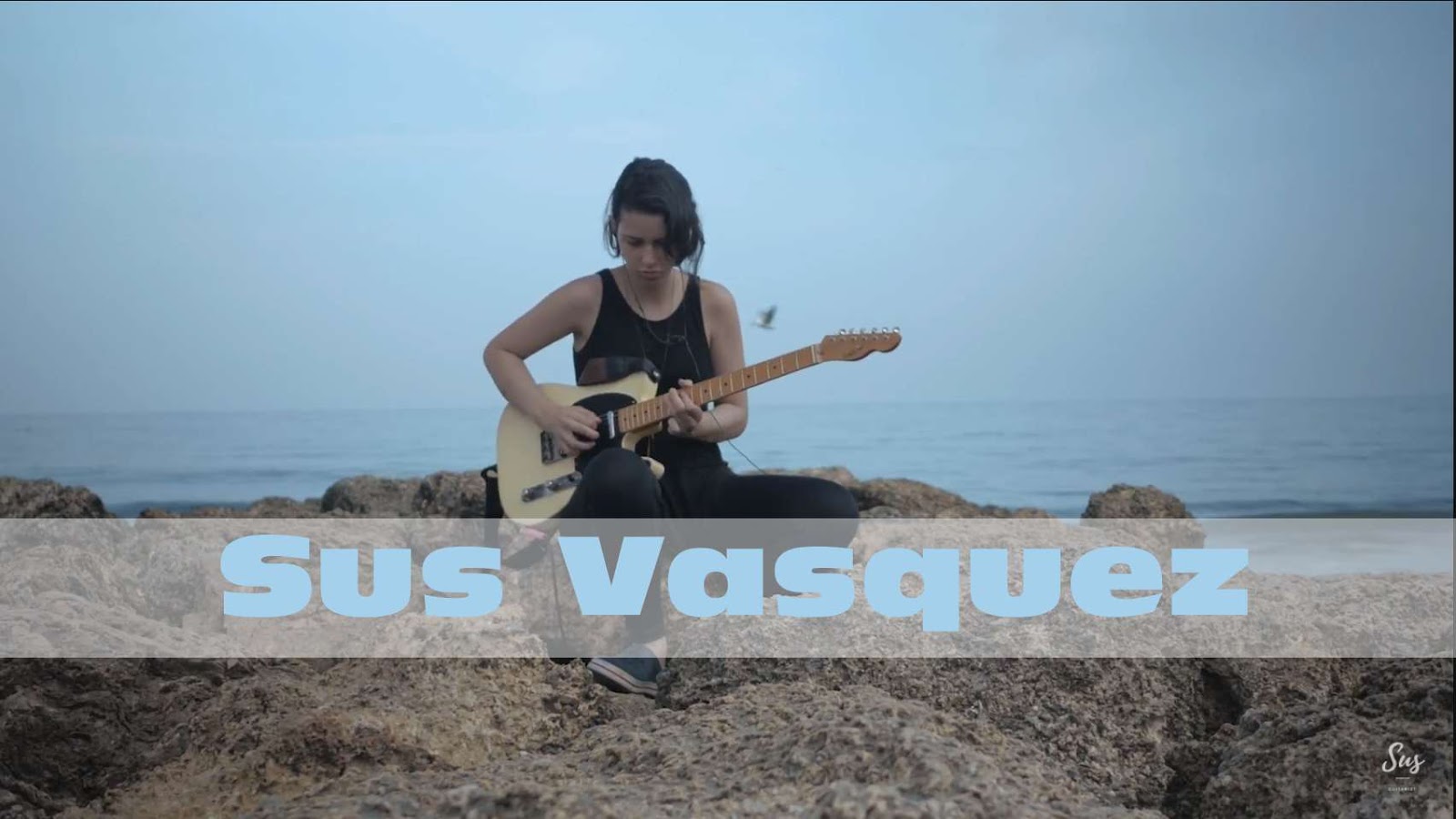 Sus Vasquez: Playing Superstition ( Stevie Wonder) on the beach