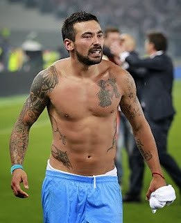 Storie di calcio: El Pocho Lavezzi, il re del tatuaggio di pessimo ...
