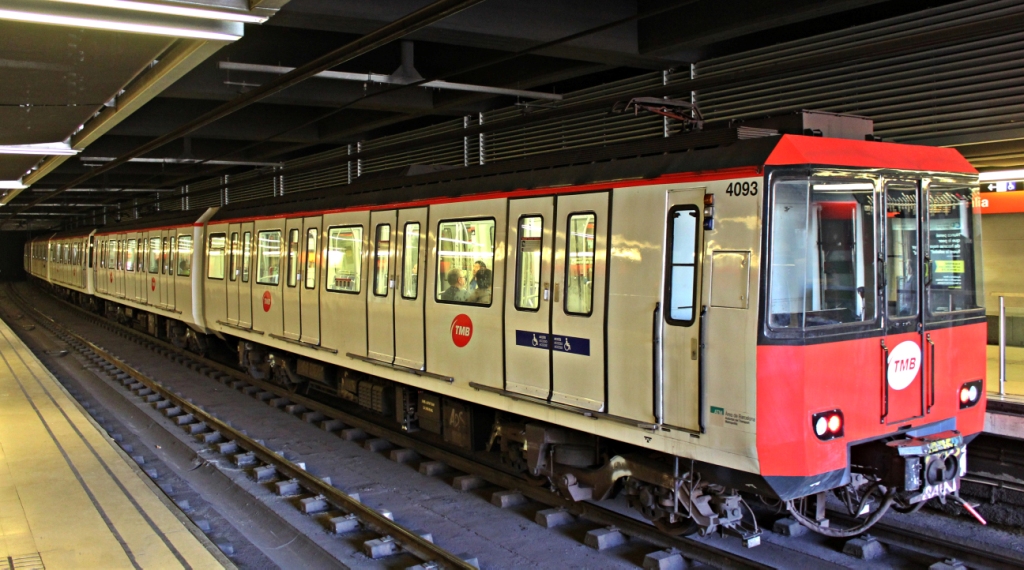Rails sense fronteres: Ferrocarril metropolita, sèrie 4000 i 4000R, de TMB.