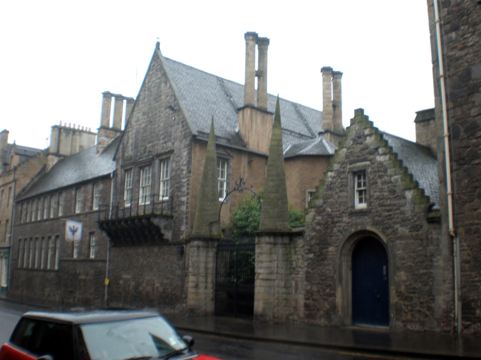 A Quick Guide To Edinburgh. The Hogwarts-esque Scottish Capital! - The ...