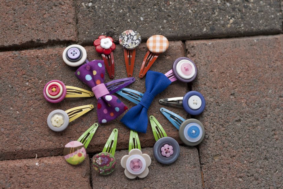 Button hair clips and tutorial - While she was sleeping