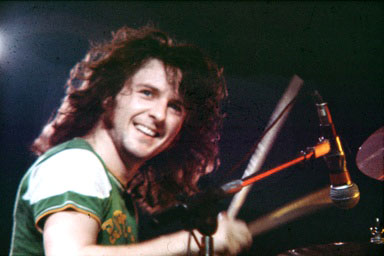 Zona Rock Dan Metal : JERRY SHIRLEY