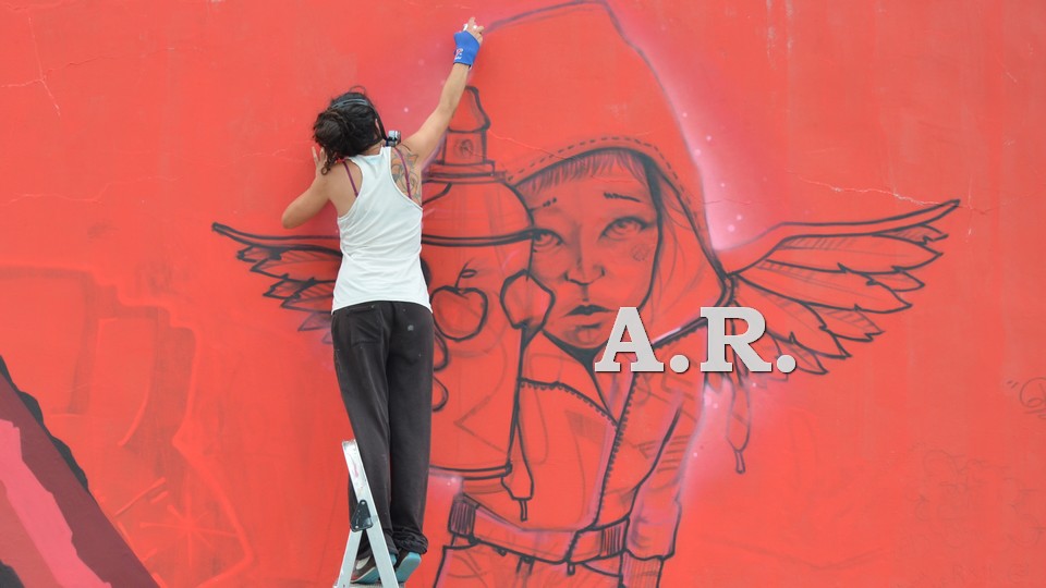 Fotografía. Serie Graffiti. Graffitera en accion. Autorretrato. Self ...