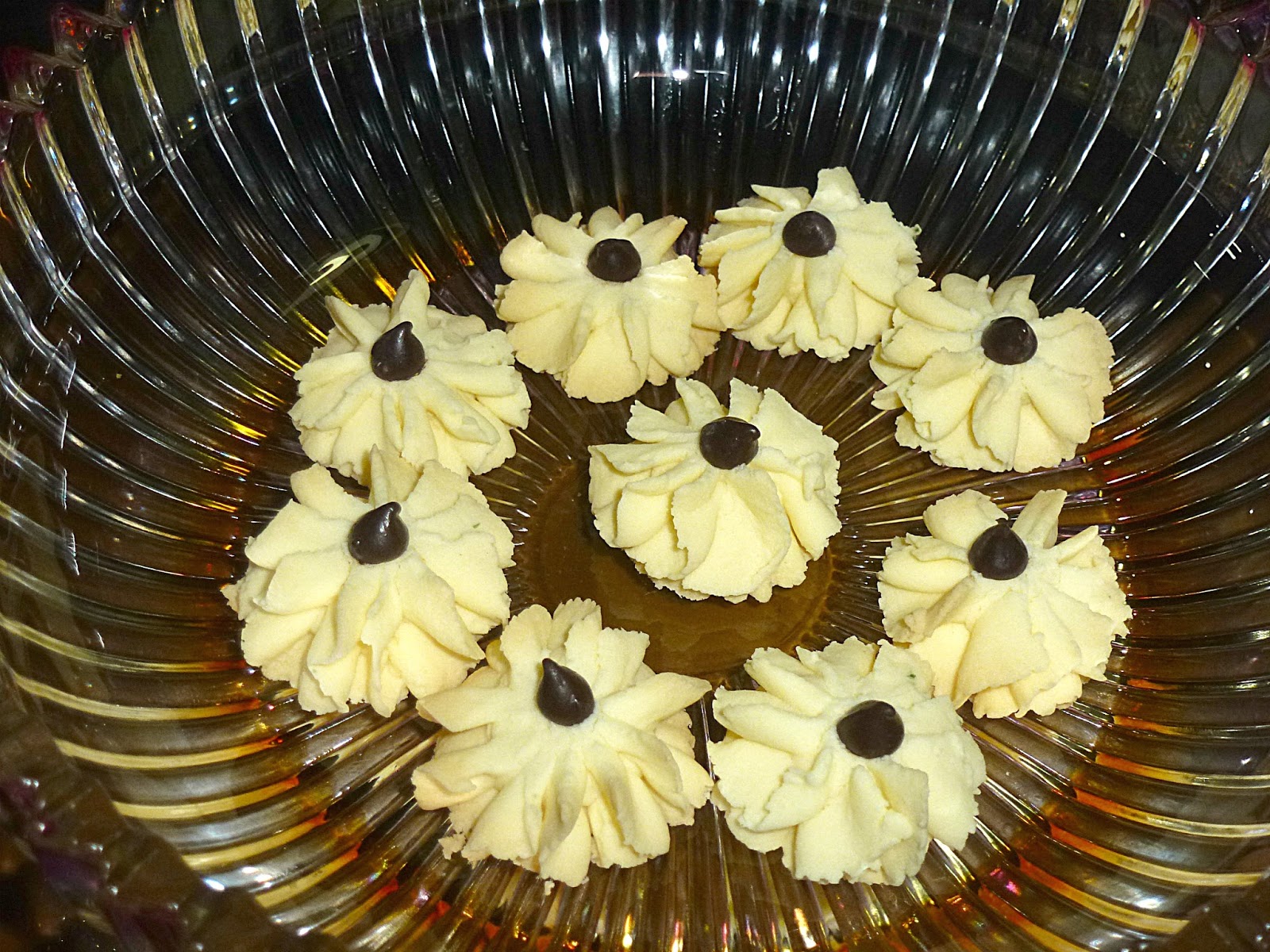 Tertunailah Hasrat Di Hati: Resepi Biskut Dahlia Susu