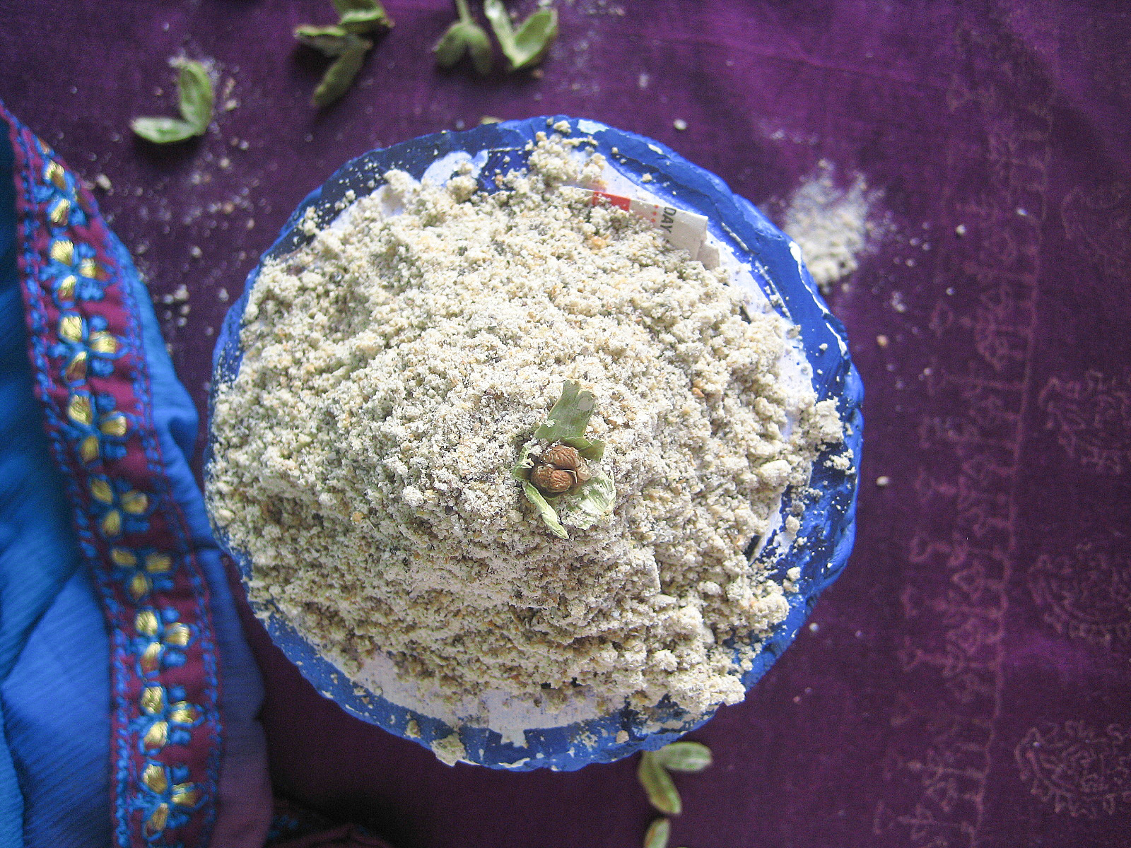 madhuri's kitchen: cardamom elaichi powder