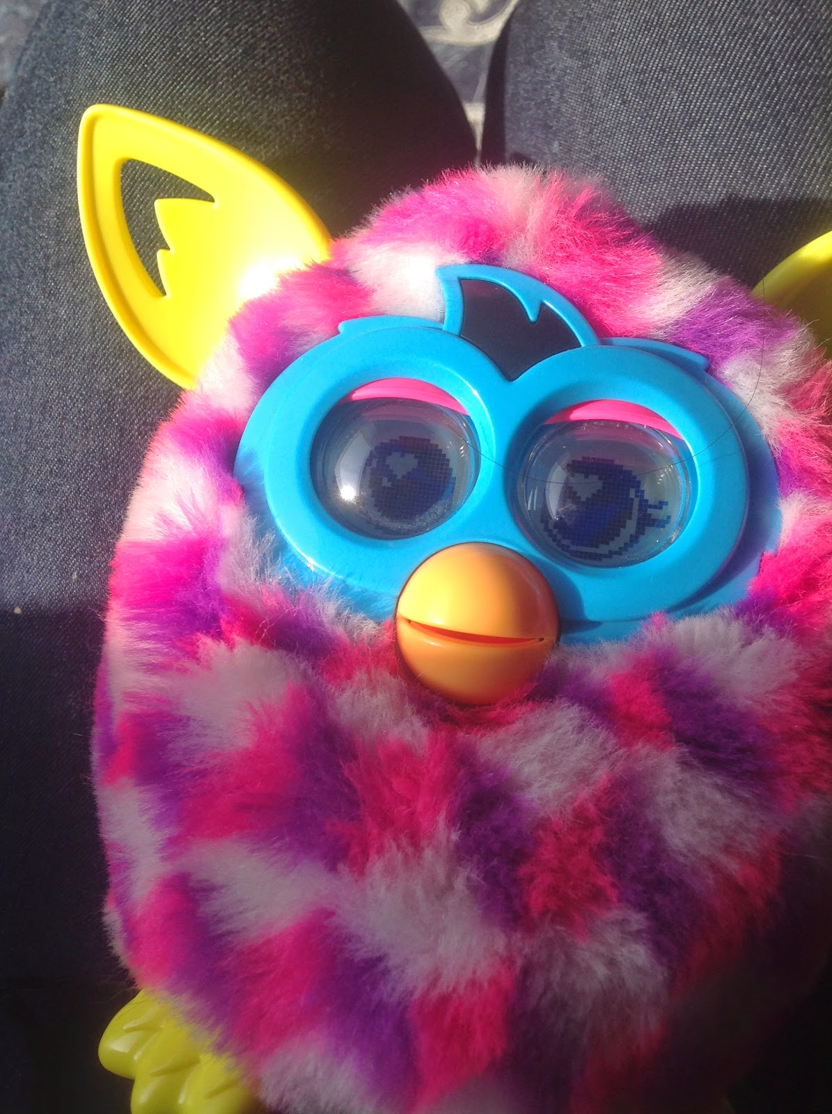 Letras y retratos de Siela : Todo lo que debes saber del nuevo FURBY BOOM