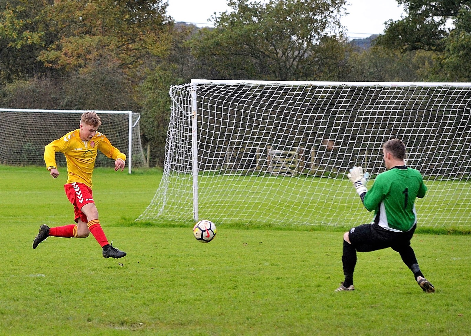 Hopping Around Hampshire: Bishop's Waltham Dynamos v Overton United