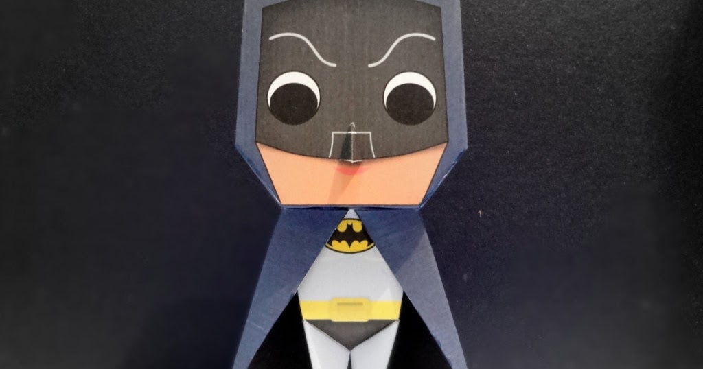 Classic Batman Papertoy - paper hOles