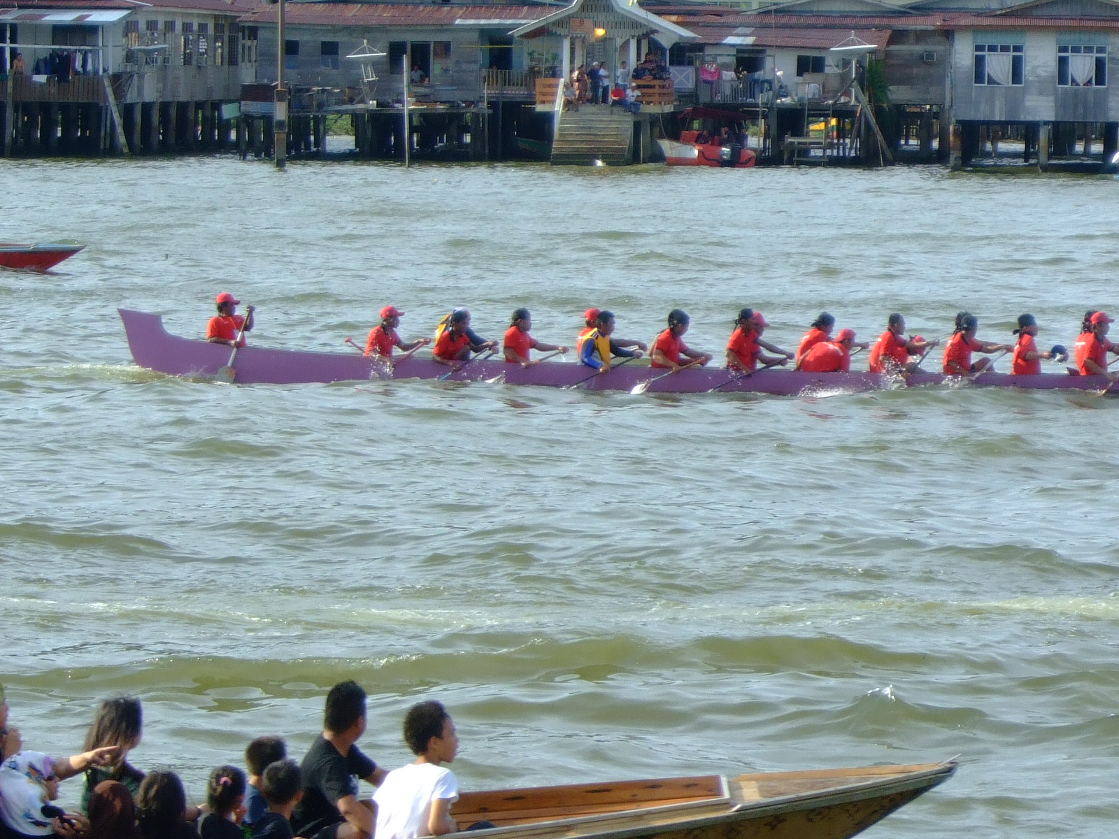 Lumba Perahu Kayuh dan Lumba Perahu "Tambang"