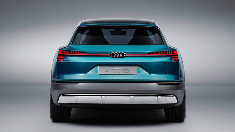 Audi 展出全車採用OLED顯示螢幕和OLED照明的電動休旅車 - OLED 資訊站