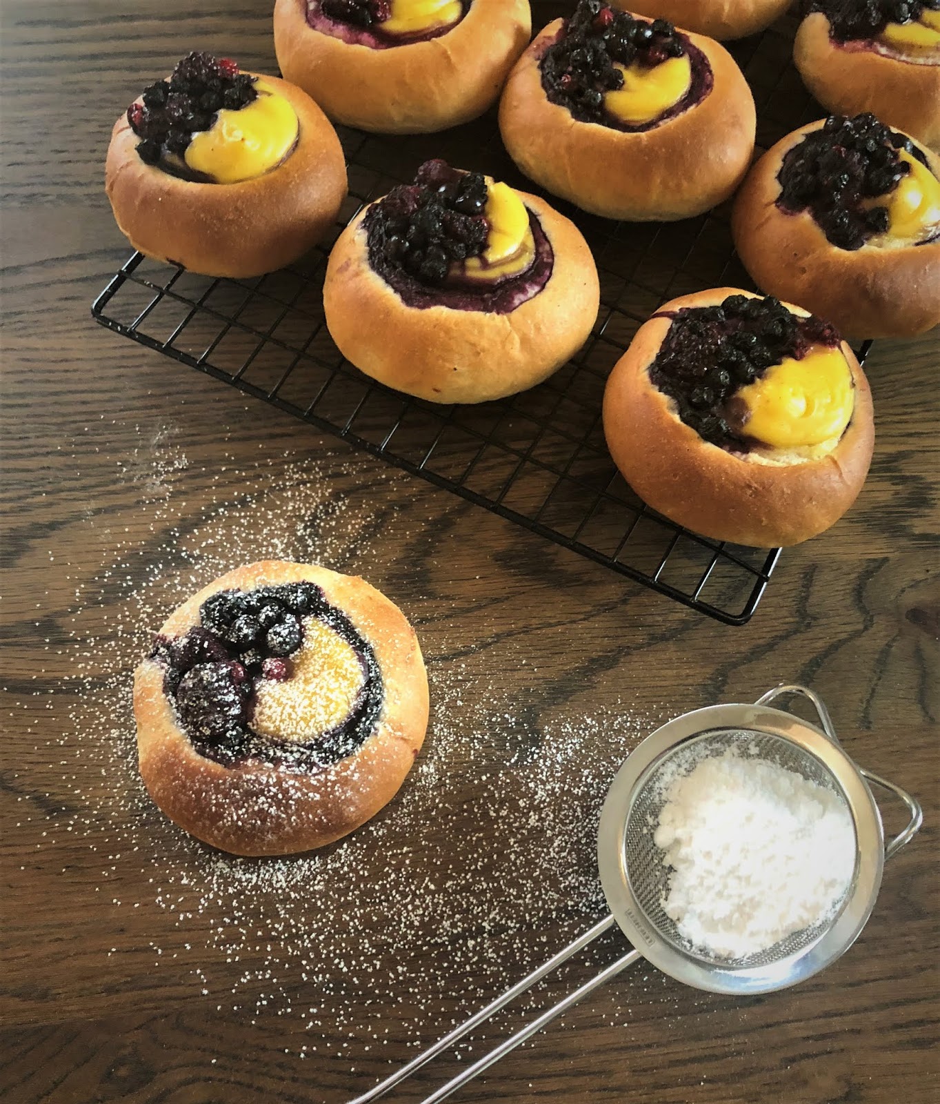 Vaniljeboller med skogsbær